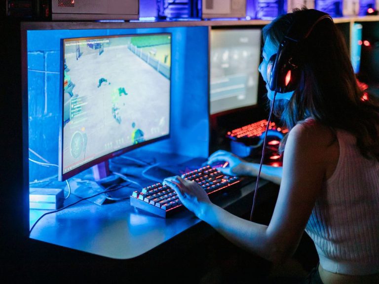 Make Money Playing Video Games: 10 Proven Ways to Earn in 2025 - Free ...